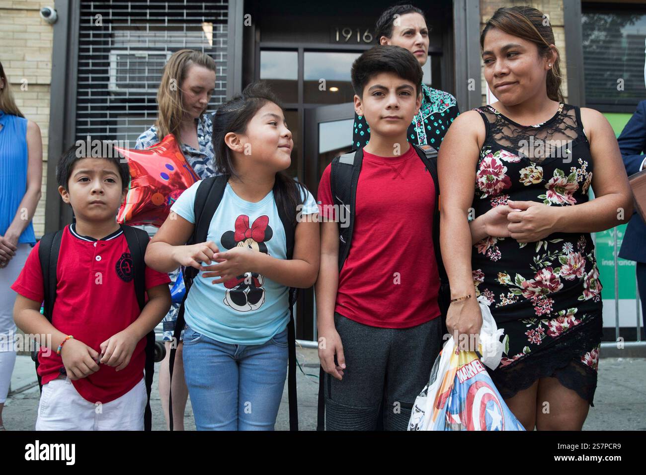 FILE - Yeni Gonzalez, right, from Guatemala, stands with her children ...