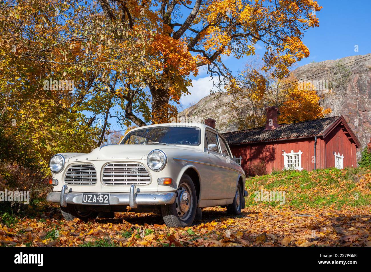 Old volvo car hi-res stock photography and images - Alamy