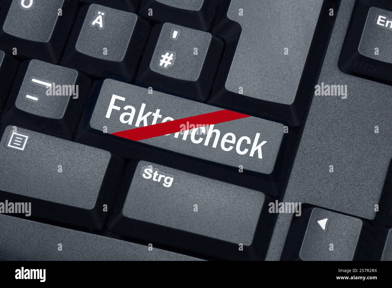 Tastatur und Schriftzug Faktencheck Tastatur und Schriftzug Faktencheck ...