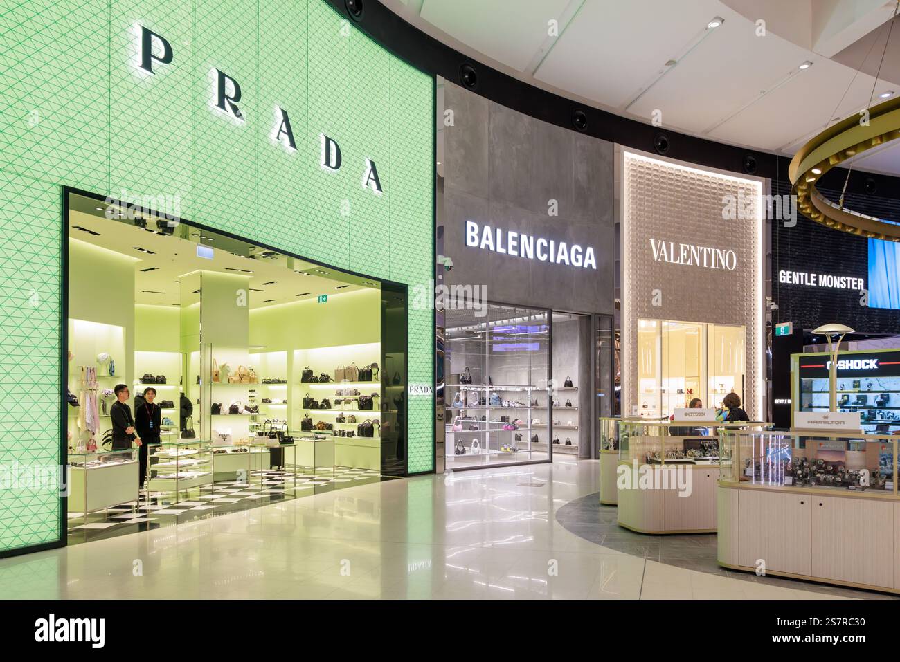 Luxury fashion stores in Sydney International Airport: Prada ...
