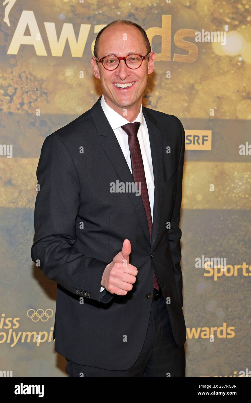 Sports Awards 2024 Nationalrat Martin Candinas auf dem godenen Teppich ...