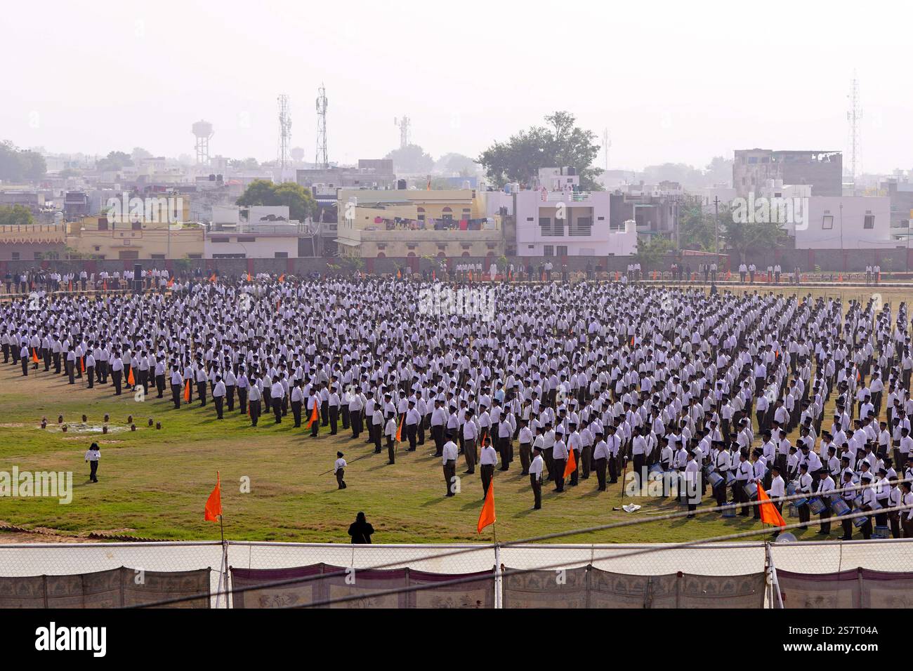 India. 19th Jan, 2025. Members of the Rashtriya Swayamsevak Sangh (RSS ...