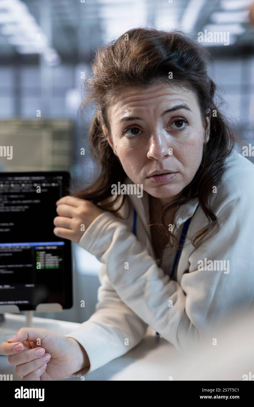 Server farm engineering team using hi-res stock photography and images - Alamy