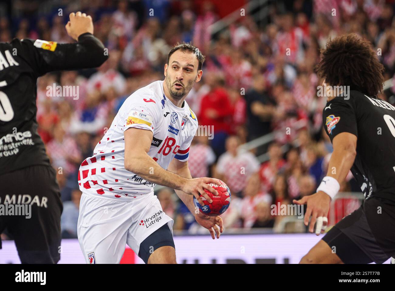 Zagreb, Zagreb. 19th Jan, 2025. Igor Karacic of Croatia ina action during the 2025 IHF Men's ...