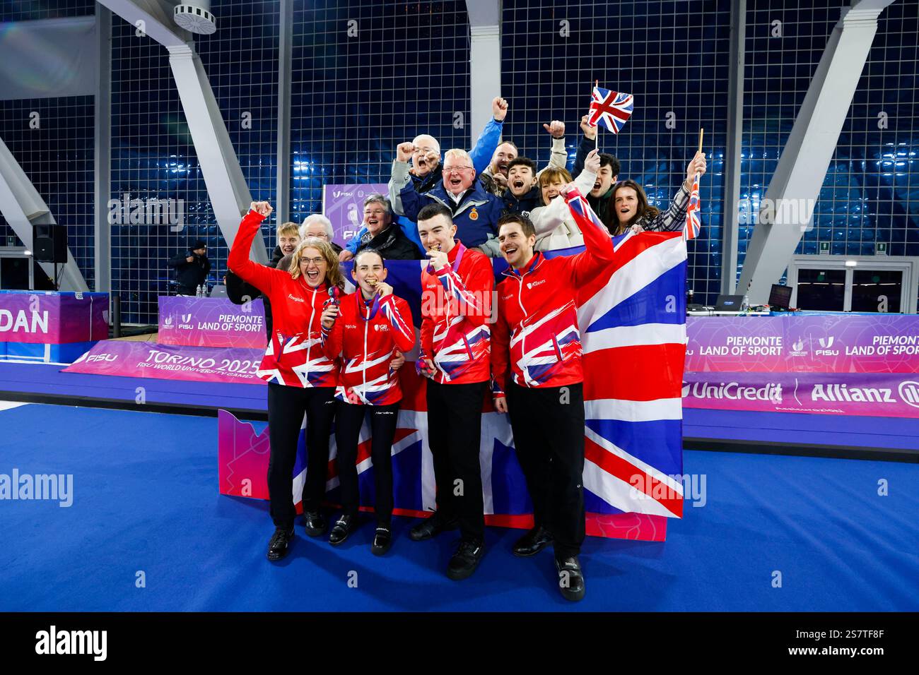 (L to R) Robyn Munro, Orrin Carson (GBR), JANUARY 14, 2025 - Curling ...