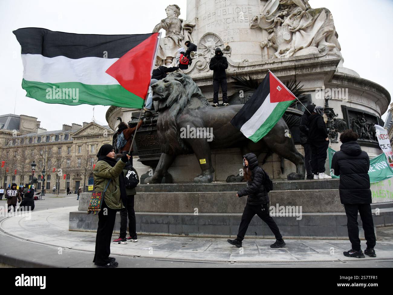 Pro-Ceasefire movement palestinians protestors rally making their way ...