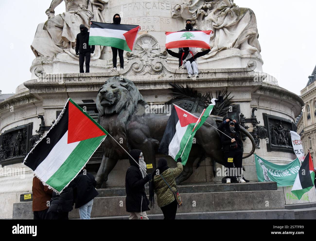Pro-Ceasefire movement palestinians protestors rally making their way ...