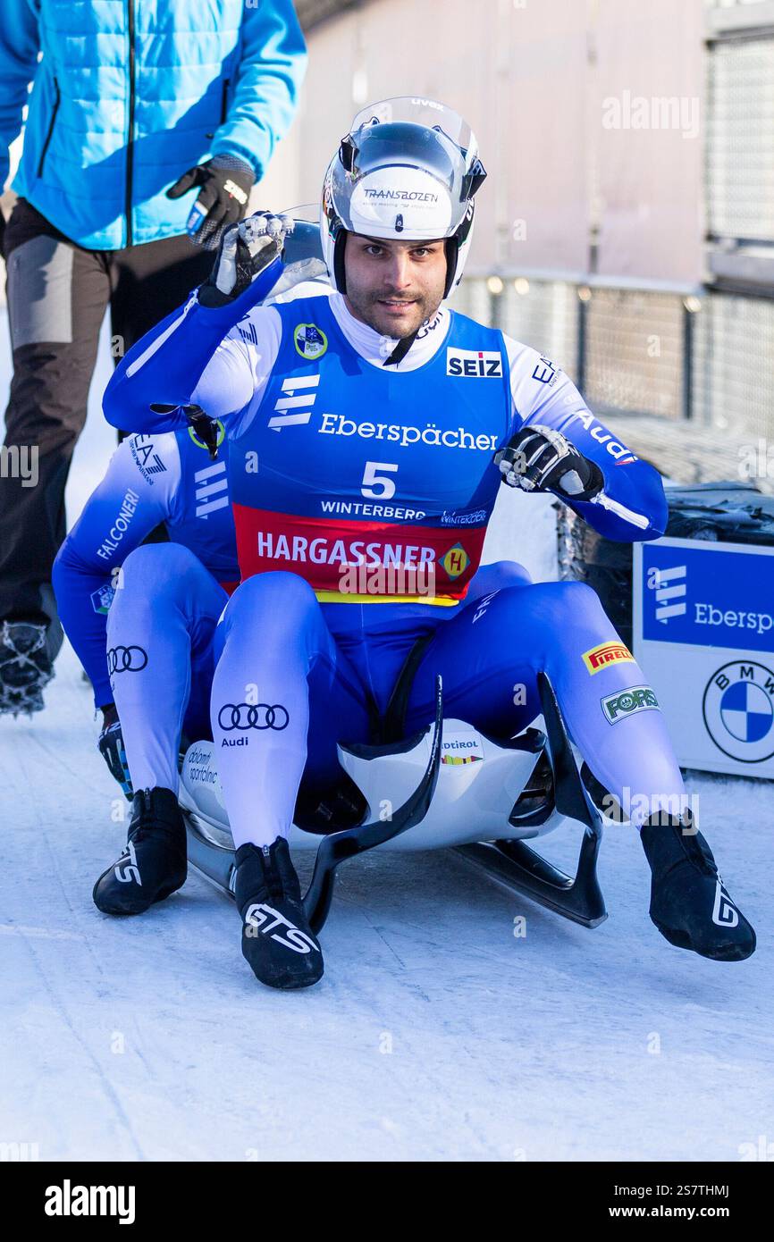 Emanuel Rieder und Simon Kainzwaldner (ITA) bei der Zieleinfahrt ...