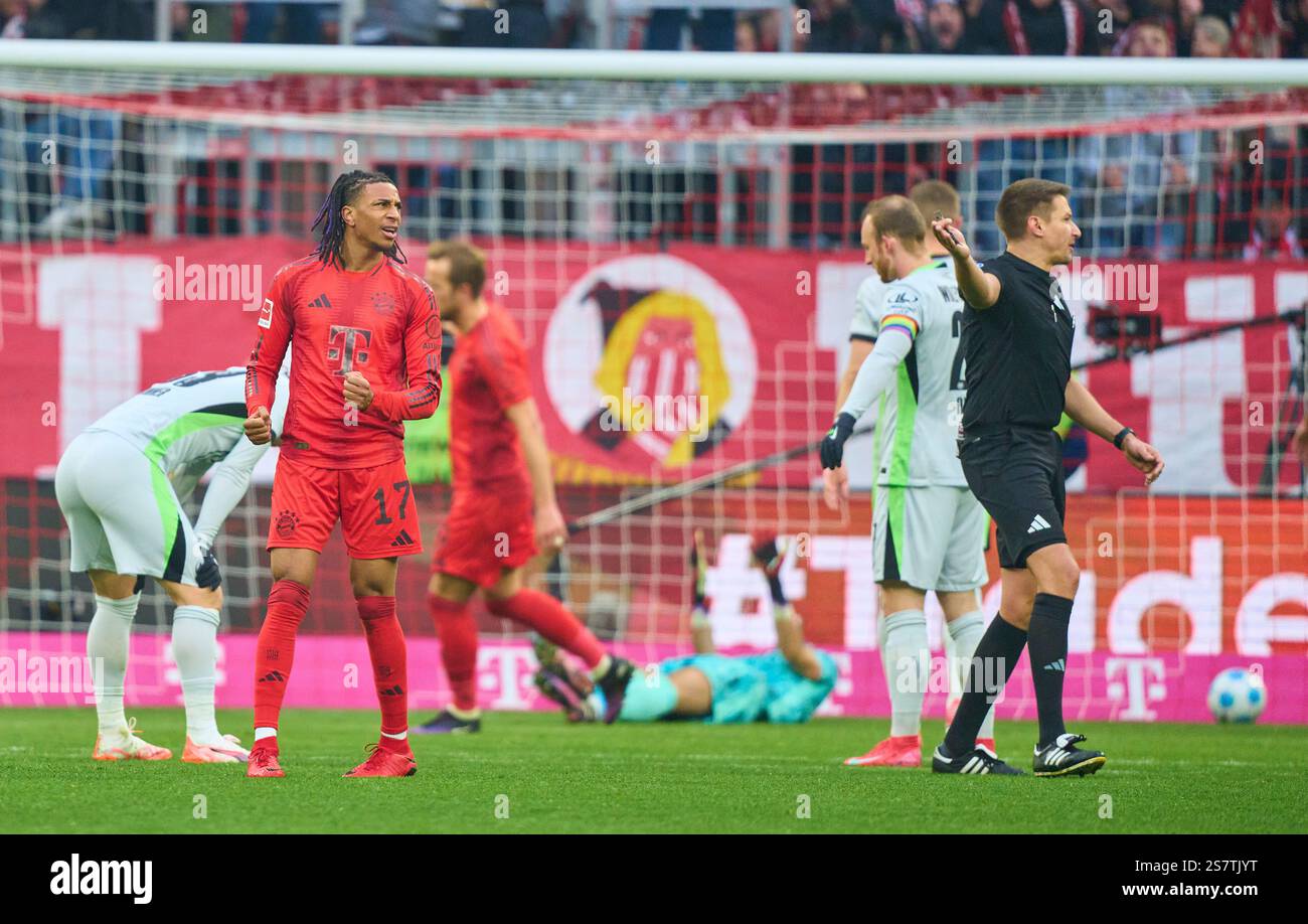 Michael Olise (FCB 17) celebrates his goal, happy, laugh, celebration ...