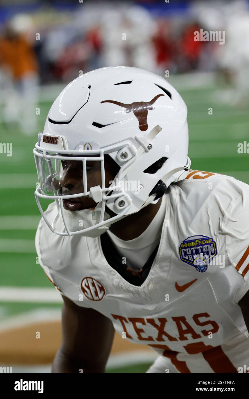 Texas linebacker Colin Simmons (11) during pregame warmups before the ...