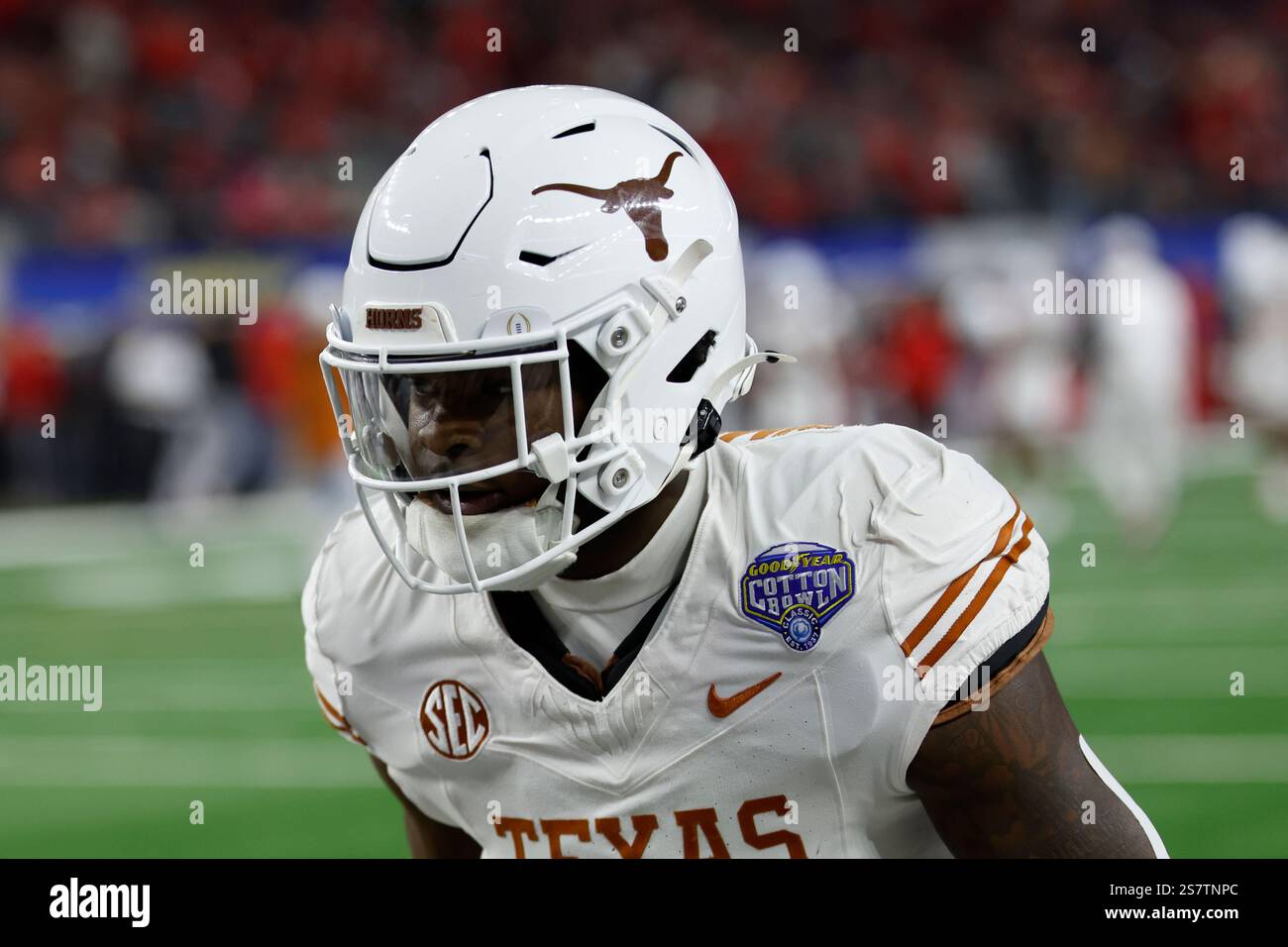 Texas linebacker Colin Simmons (11) during pregame warmups before the ...
