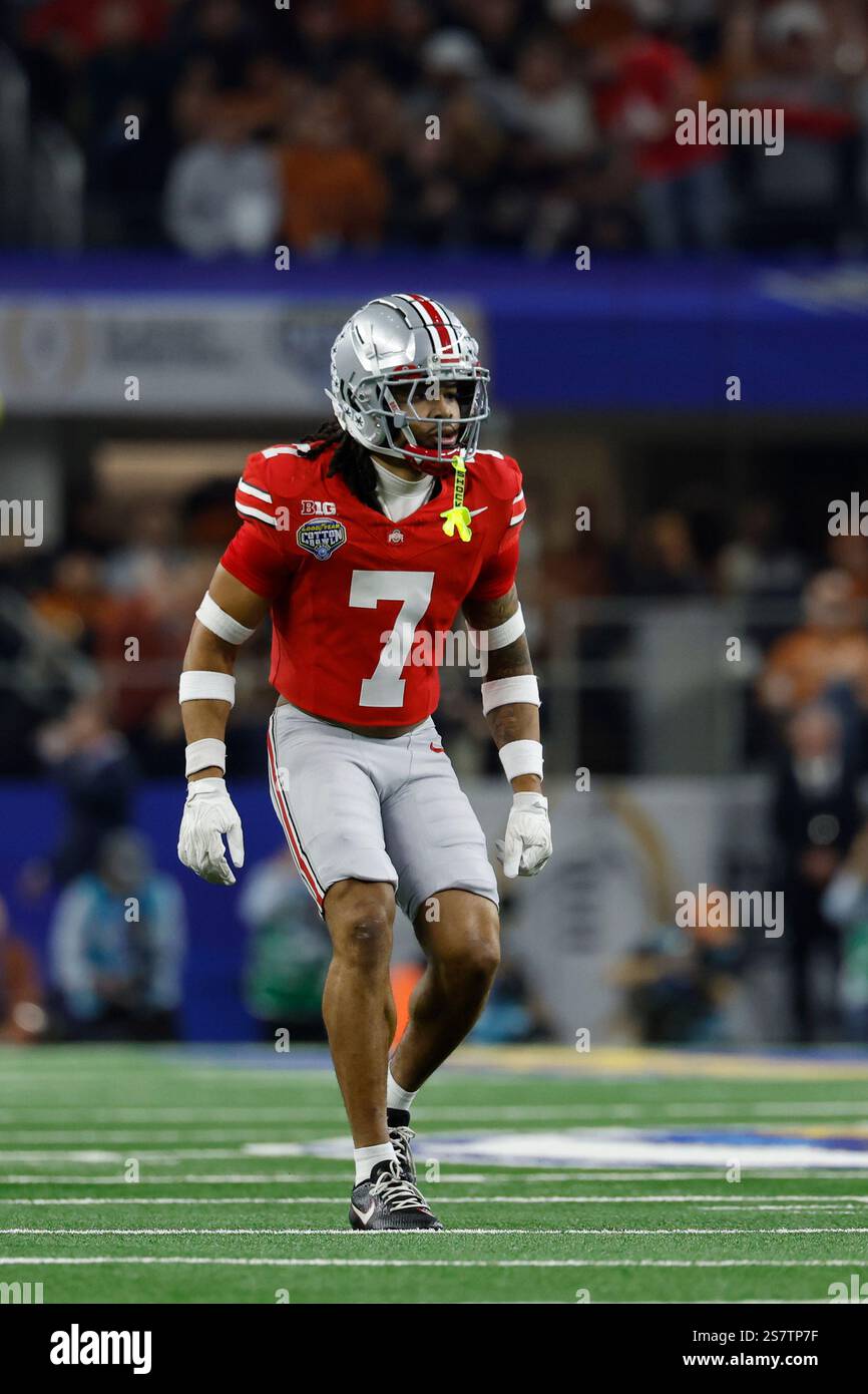 Ohio State defensive back Jordan Hancock (7) lines up for the snap ...