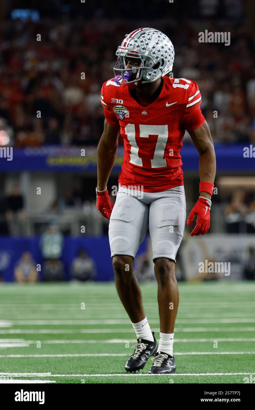 Ohio State wide receiver Carnell Tate (17) lines up for the snap during ...