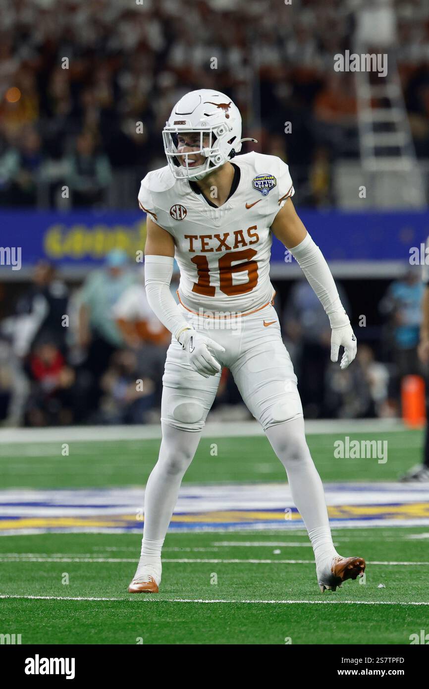 Texas defensive back Michael Taaffe (16) lines up for the snap during ...