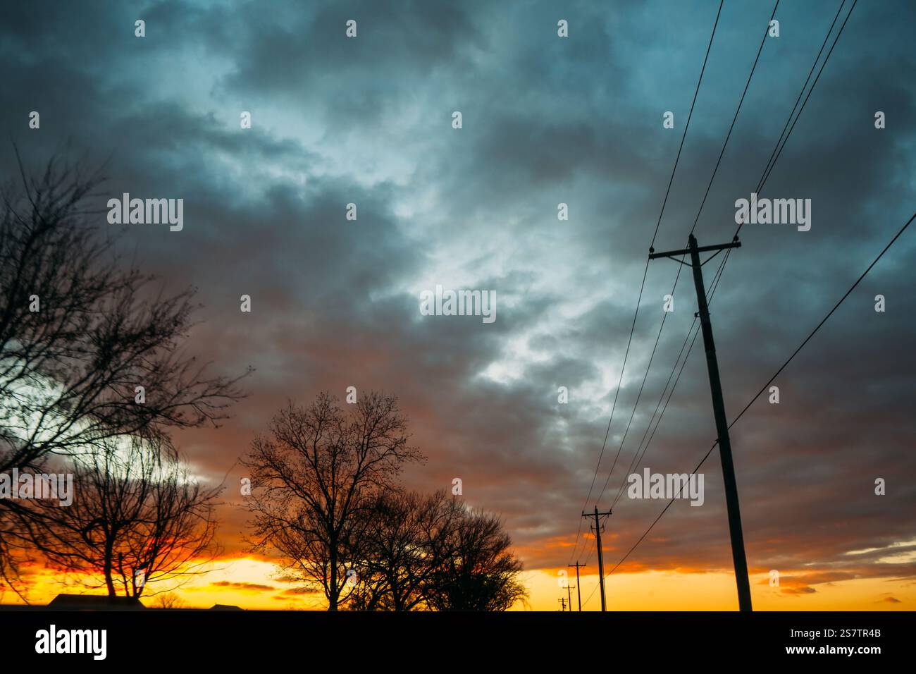 Power lines sunset united states hi-res stock photography and images ...