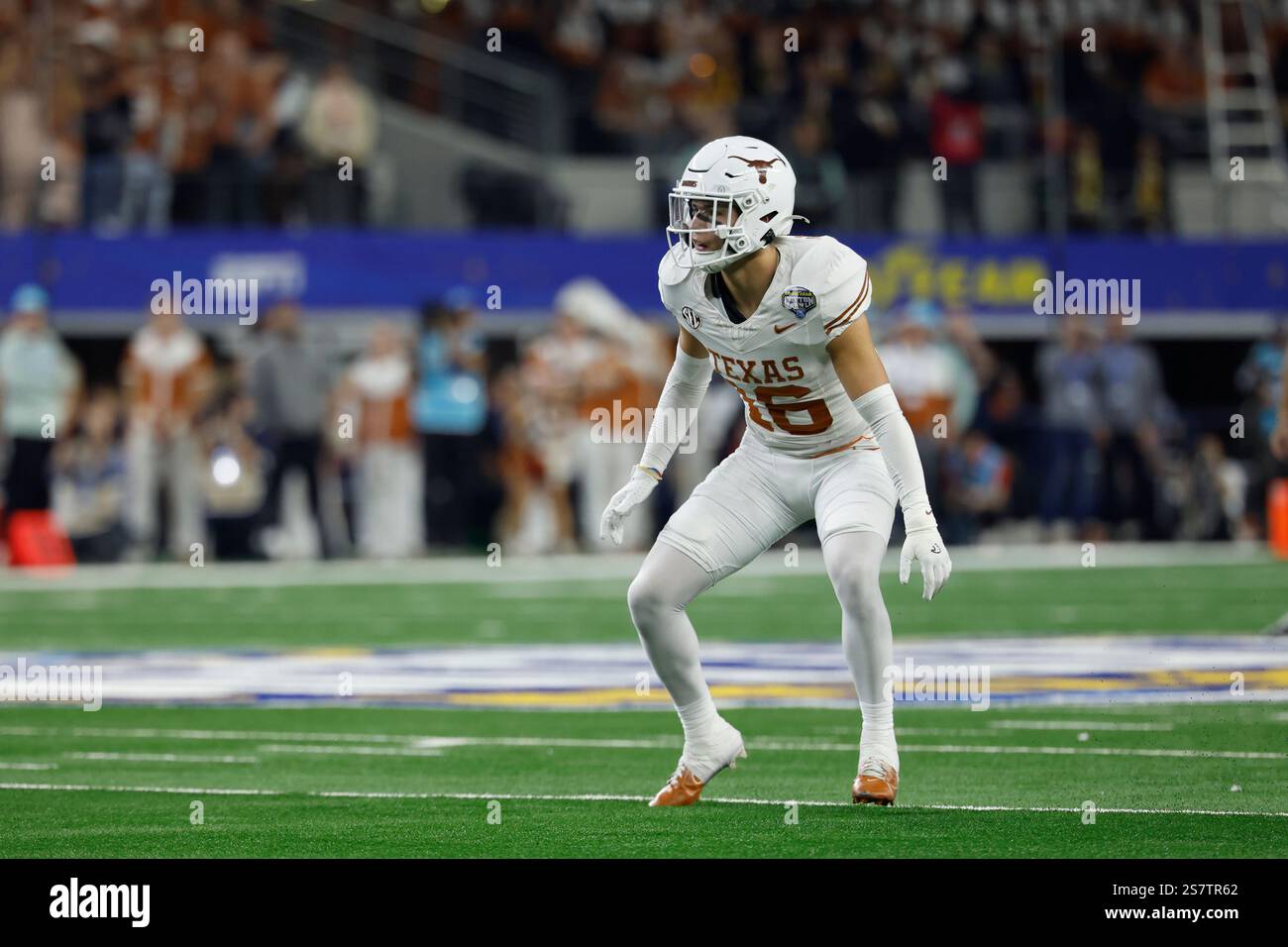 Texas defensive back Michael Taaffe (16) looks to defend during the ...