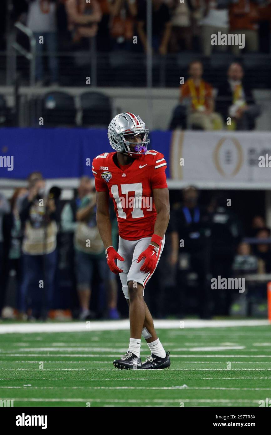 Ohio State wide receiver Carnell Tate (17) lines up for the snap during ...