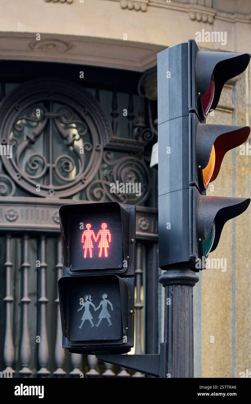 Pedestrian traffic signal featuring hi-res stock photography and images ...