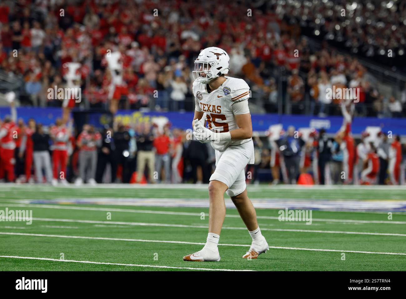 Texas wide receiver Gunnar Helm (85) lines up for the snap during the ...