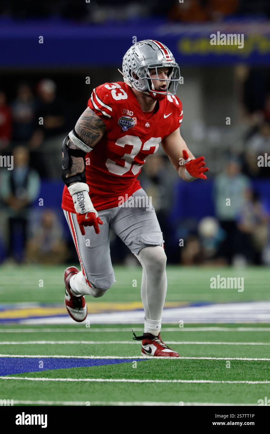 Ohio State defensive end Jack Sawyer (33) rushes during the NCAA CFP ...