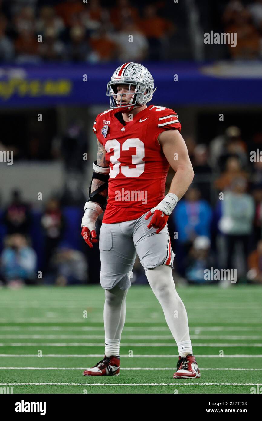 Ohio State defensive end Jack Sawyer (33) lines up for the snap during ...