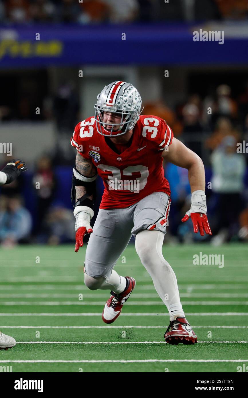 Ohio State defensive end Jack Sawyer (33) rushes during the NCAA CFP ...