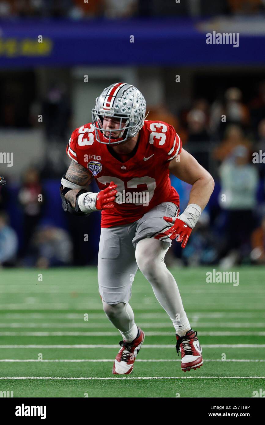 Ohio State defensive end Jack Sawyer (33) rushes during the NCAA CFP ...