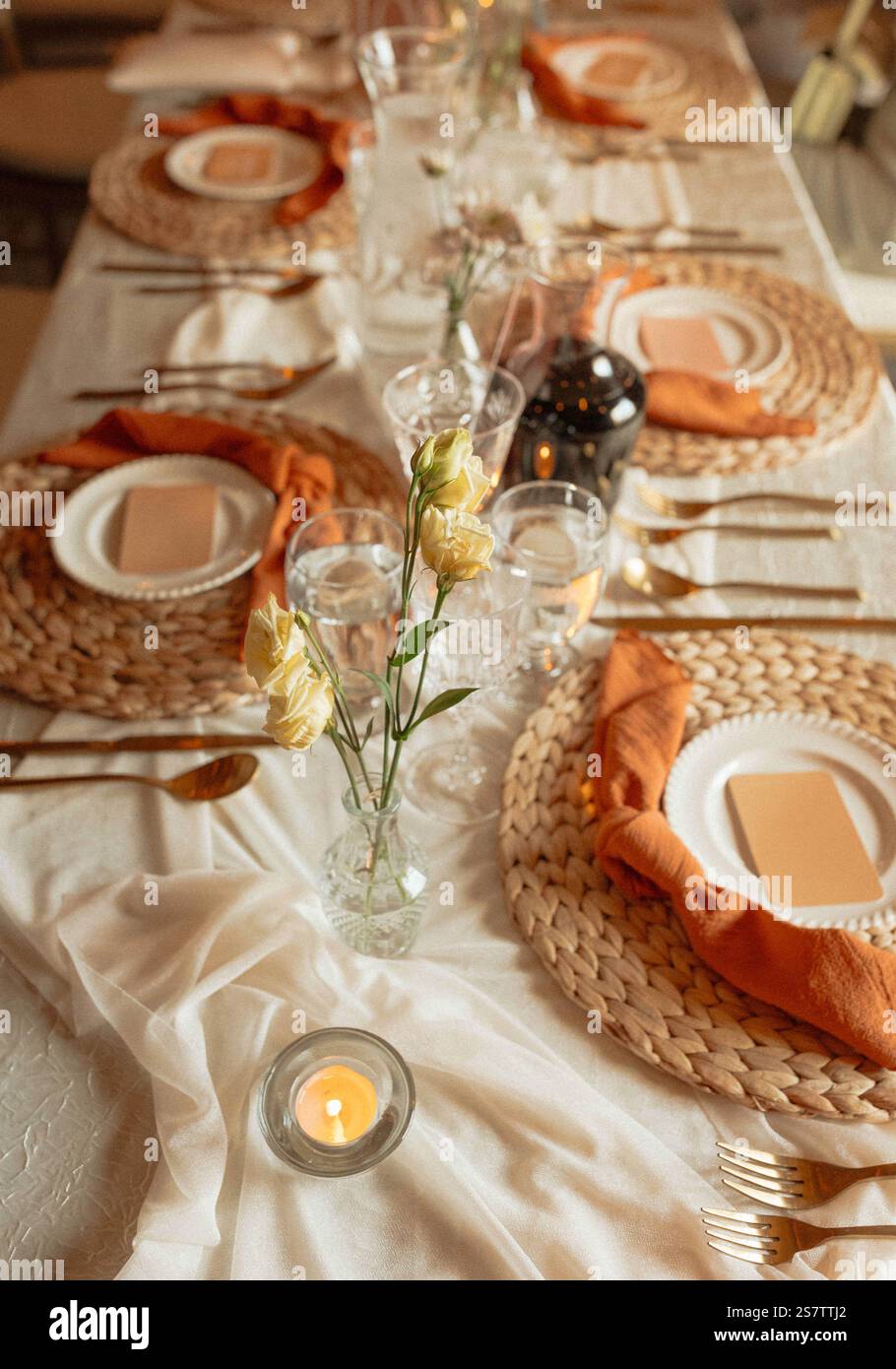 rustic orange wedding table decorations Stock Photo - Alamy