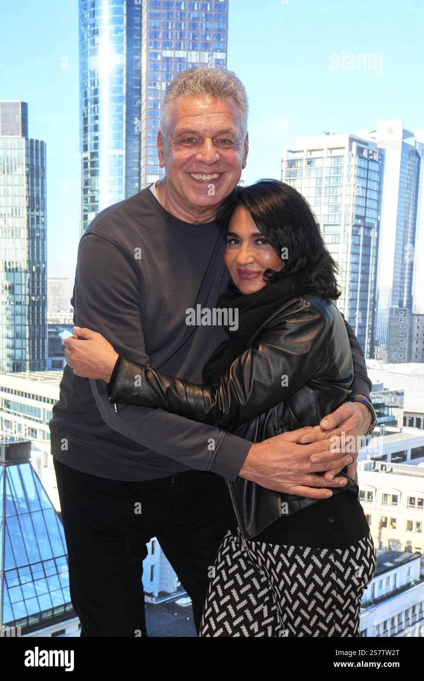 RTL Dschungelcamp - Frankfurt 2025. Jürgen Hingsen mit Ehefrau Francesca Santonocito beim Abflug ...