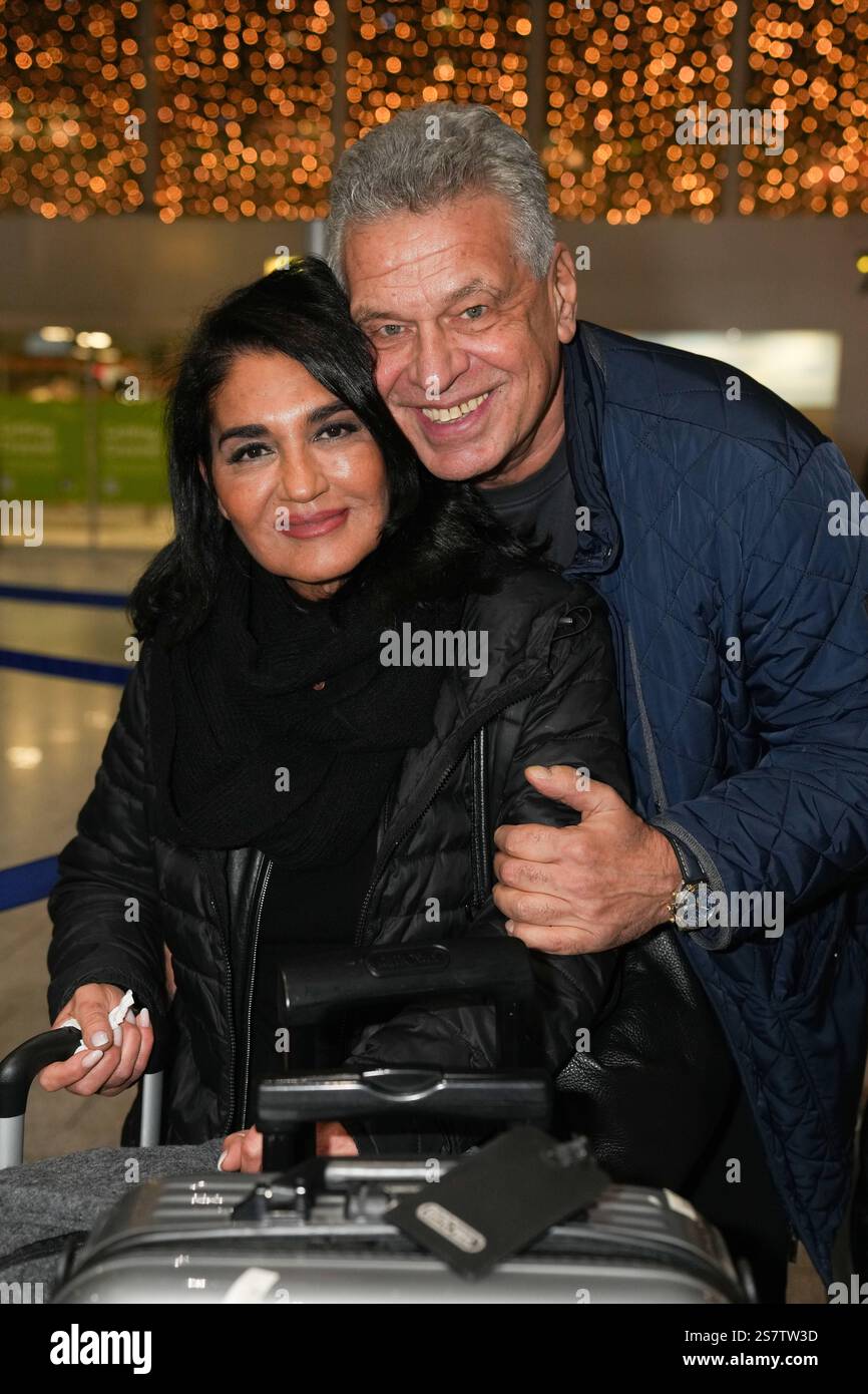 RTL Dschungelcamp - Frankfurt 2025. Jürgen Hingsen mit Ehefrau Francesca Santonocito beim Abflug ...