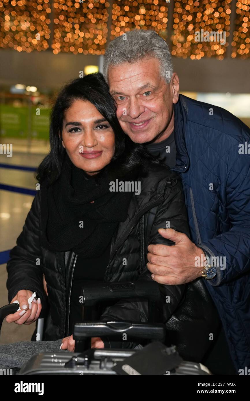 RTL Dschungelcamp - Frankfurt 2025. Jürgen Hingsen mit Ehefrau Francesca Santonocito beim Abflug ...