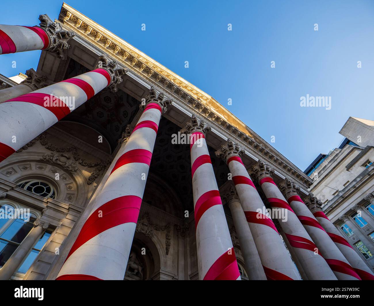 Columned pantheon style facade hi-res stock photography and images - Alamy