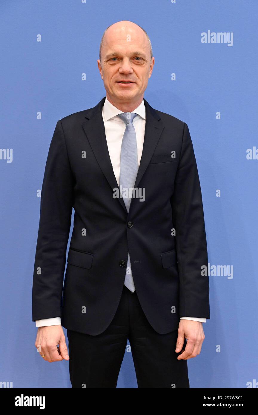 Markus Warnke bei der Bundespressekonferenz Ein parteiübergreifender ...