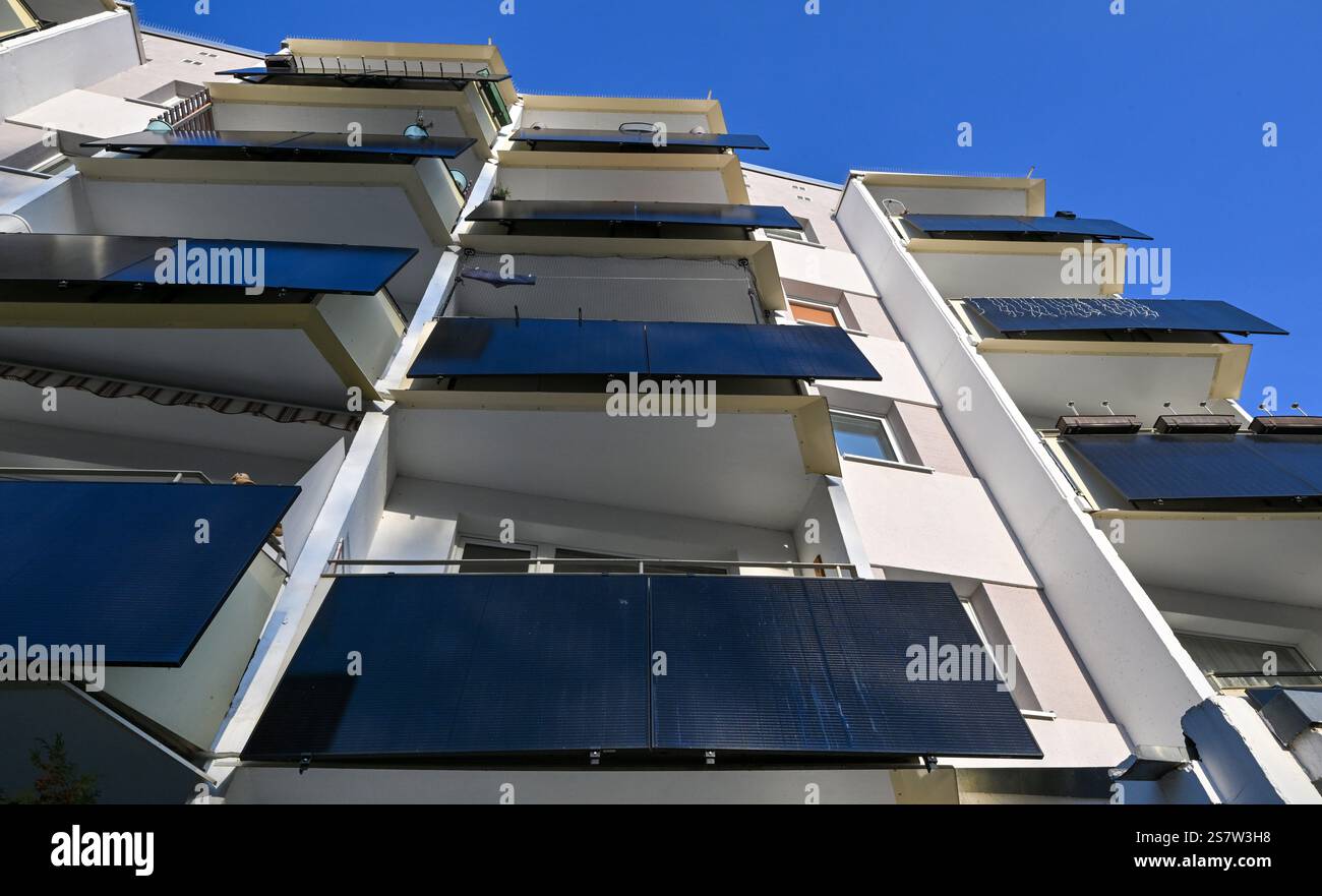 Erfurt, Germany. 20th Jan, 2025. Solar modules on the balconies of a ...