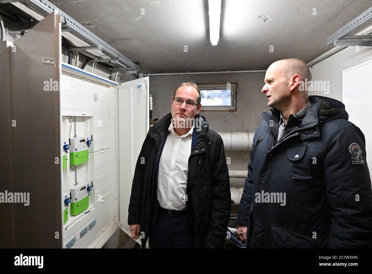 Erfurt, Germany. 20th Jan, 2025. Michael Max (r), Head of Building ...