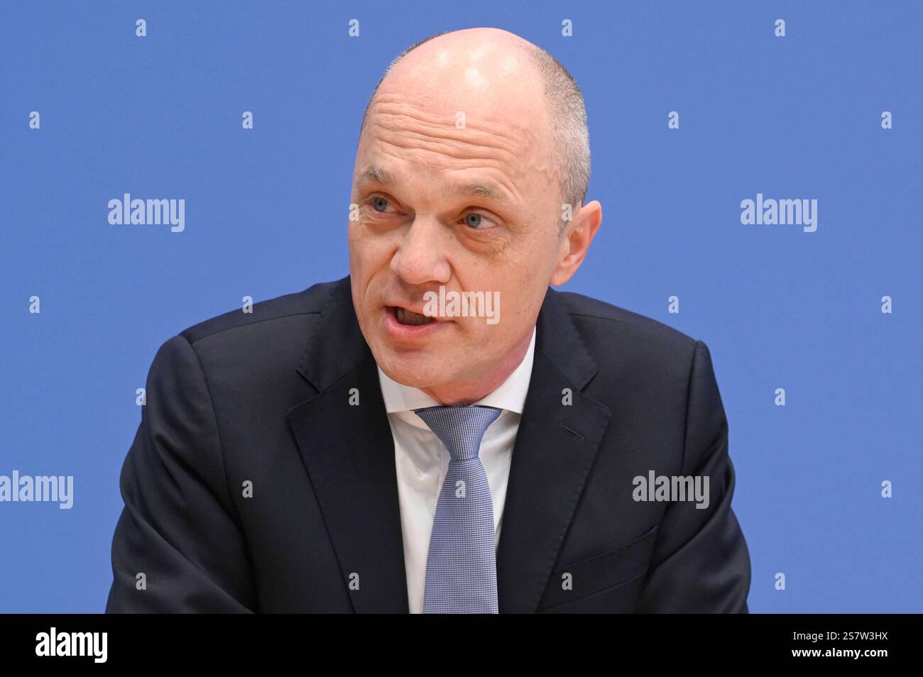 Markus Warnke bei der Bundespressekonferenz Ein parteiübergreifender ...