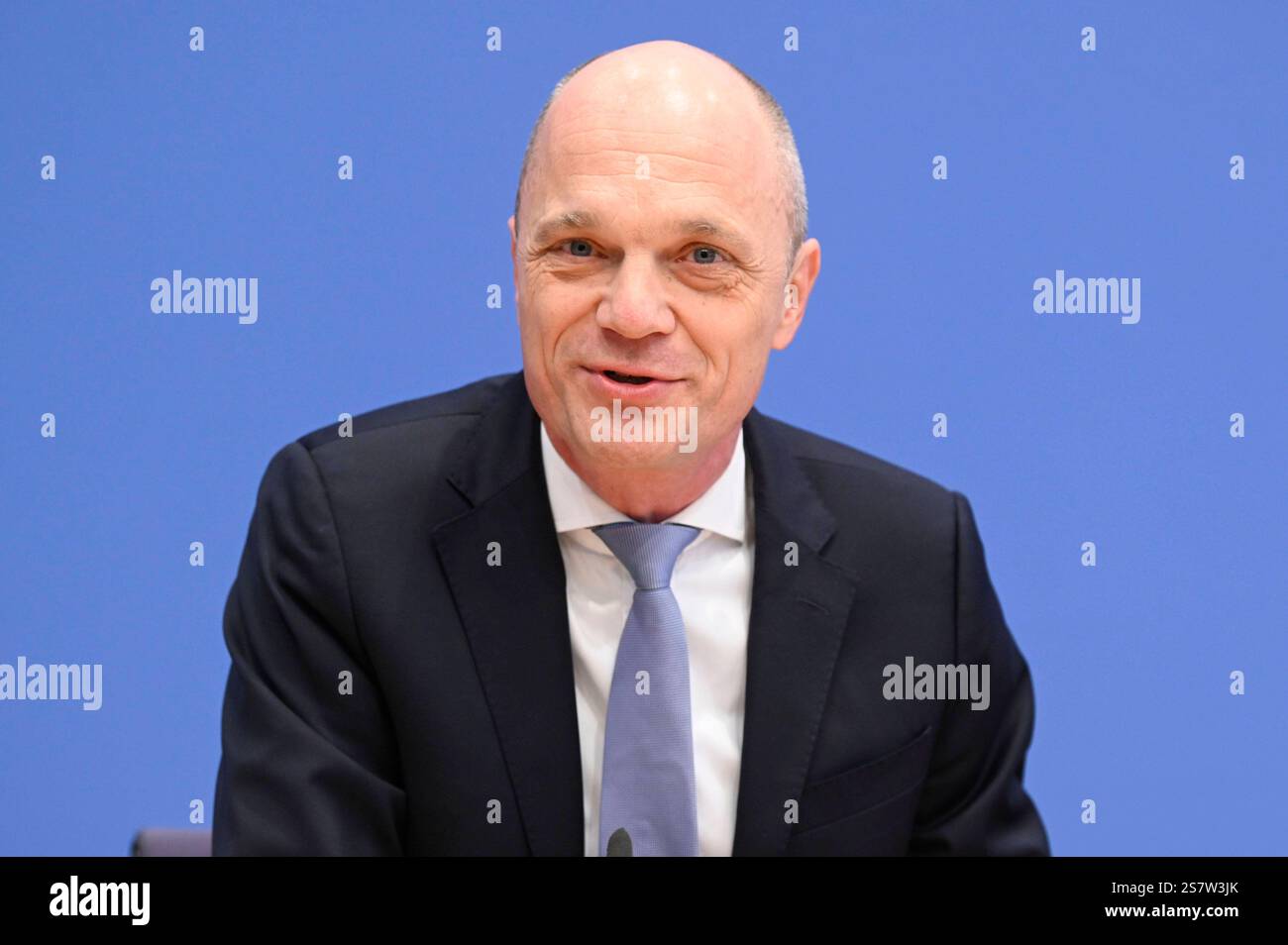 Markus Warnke bei der Bundespressekonferenz Ein parteiübergreifender ...