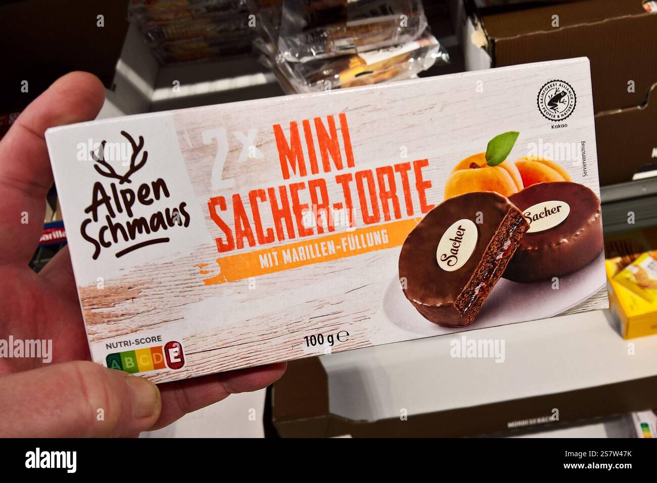 Alpen Schmaus, Mini Sacher-Torte mit Marillen-Füllung, im Sortiment von ...