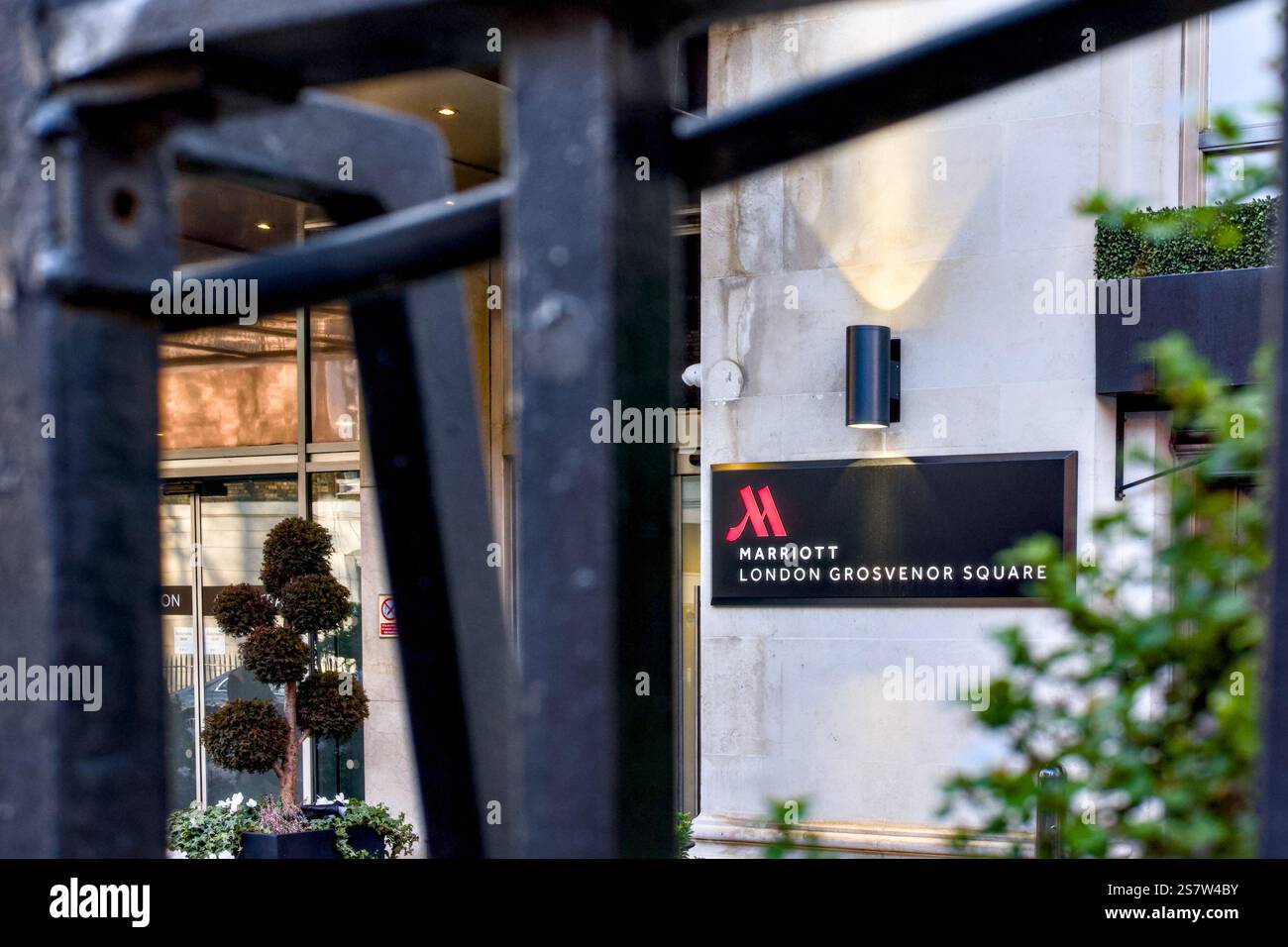 Marriott London Grosvenor Square Hotel, Duke Street, London, England, U.K Stock Photo - Alamy