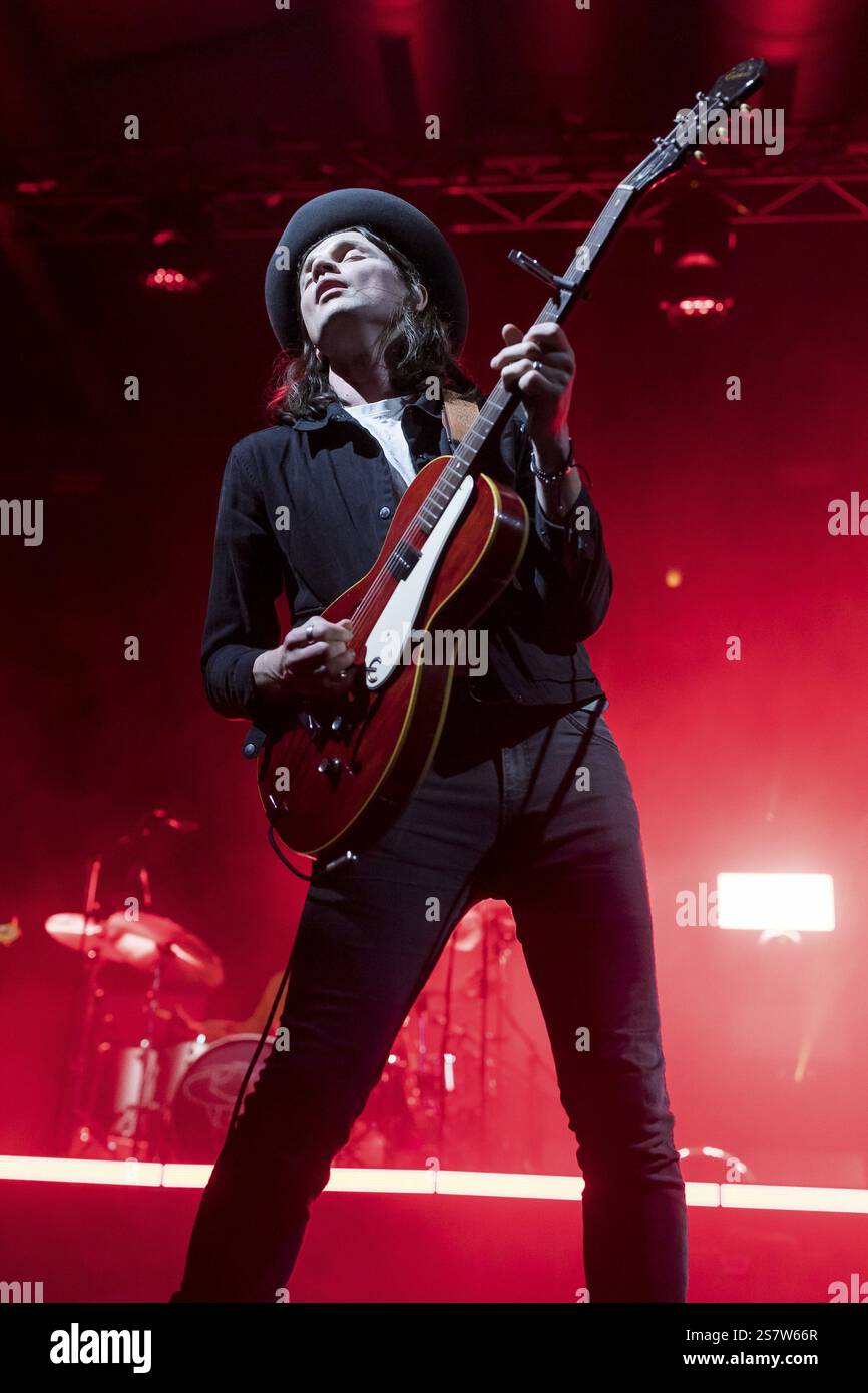 James Bay live on Up All Night Tour at the Columbiahalle in Berlin on ...
