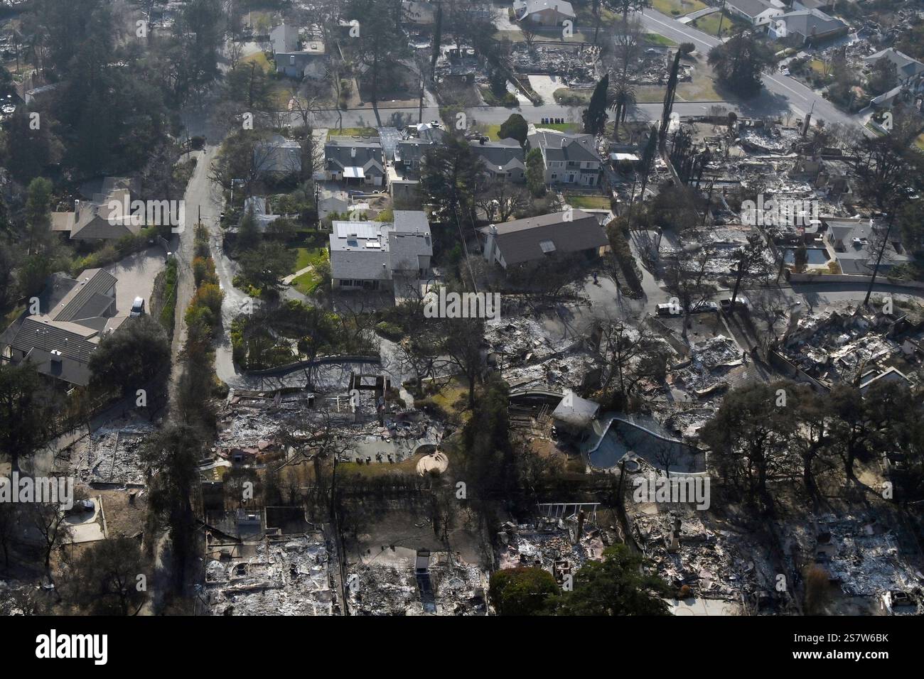 Los Angeles, United States. 19th Jan, 2025. Homes burned to the ground ...