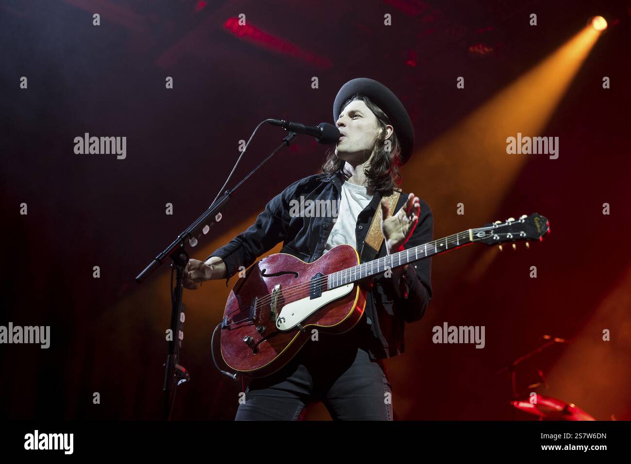 James Bay live on Up All Night Tour at the Columbiahalle in Berlin on ...