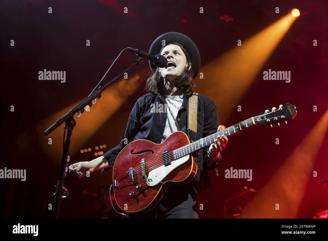 James Bay live on Up All Night Tour at the Columbiahalle in Berlin on ...