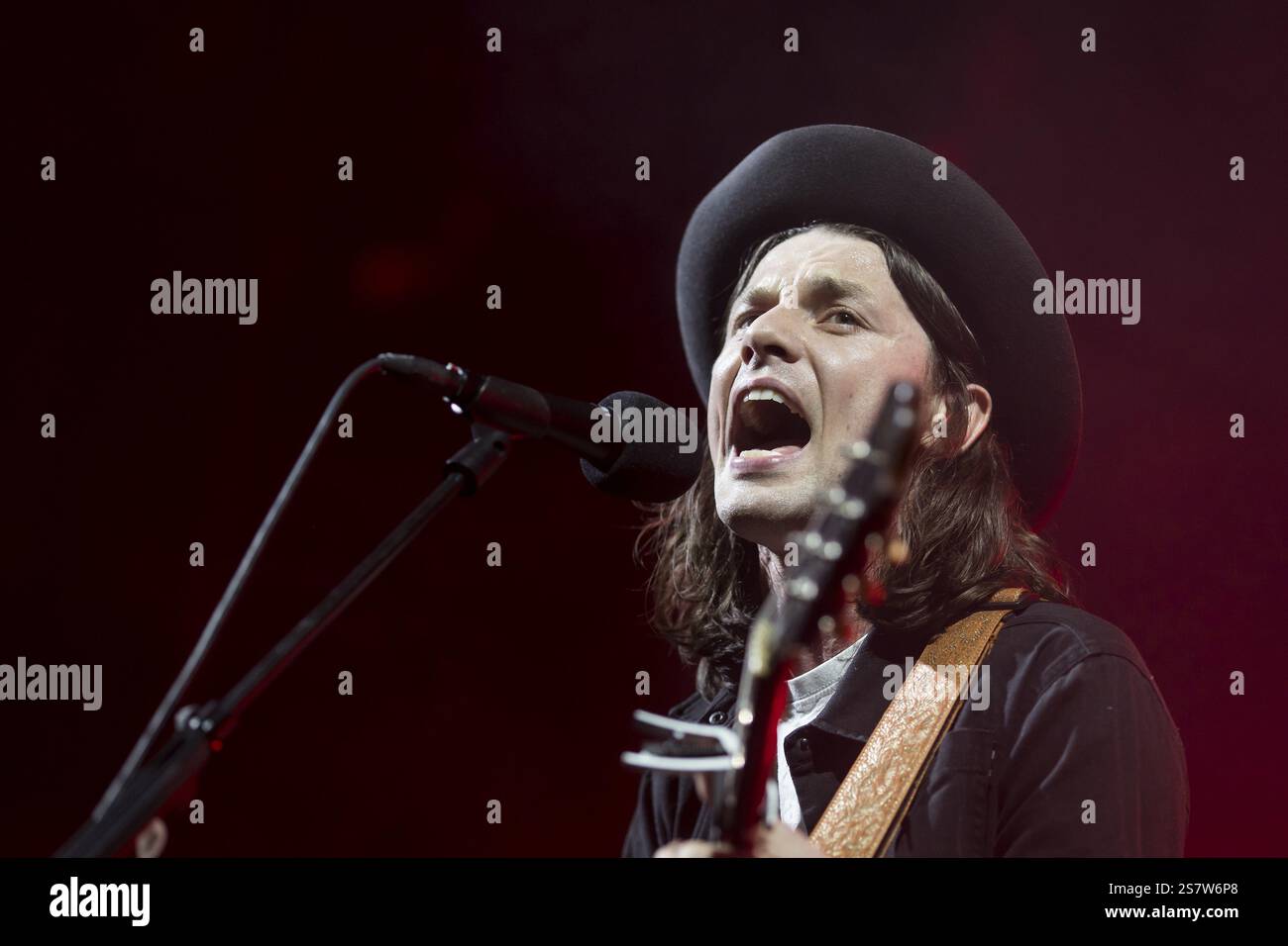 James Bay live on Up All Night Tour at the Columbiahalle in Berlin on ...