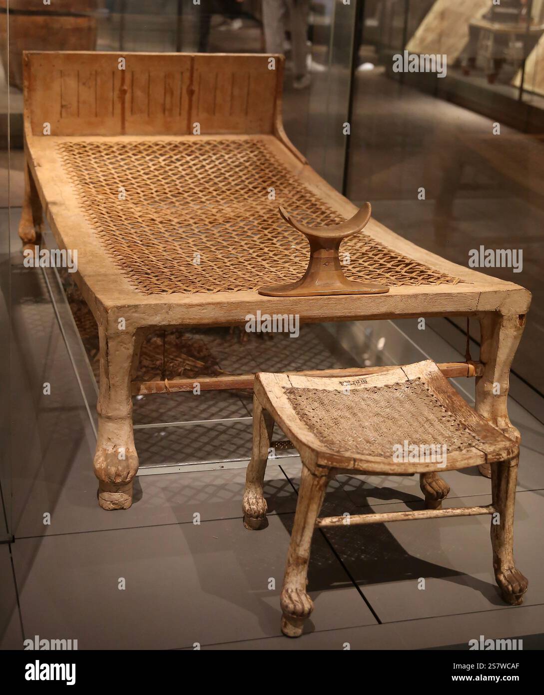 Bed of Kha. Wood and plant fiber. New Kingdom. 18th Dynastsy. (1425 ...