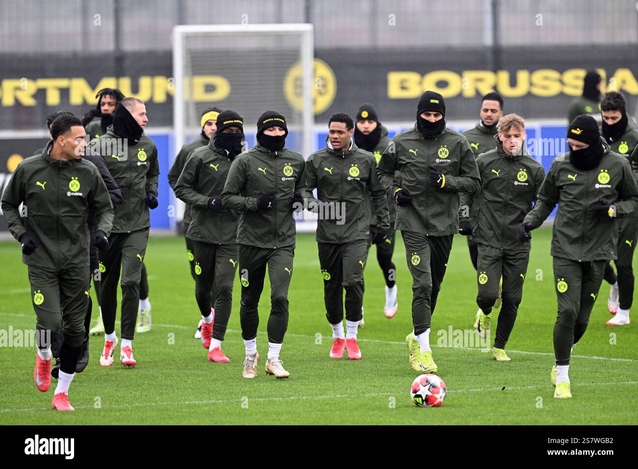 Dortmund, Germany. 20th Jan, 2025. Soccer: Champions League, before the ...