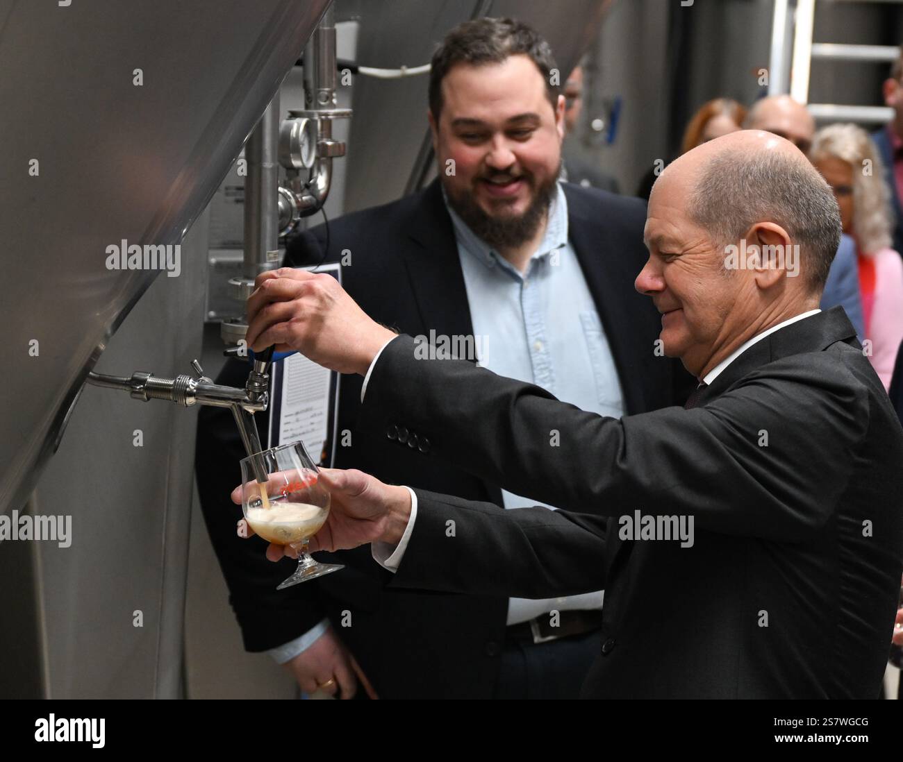 20 January 2025, Hesse, Seligenstadt: Federal Chancellor Olaf Scholz (r ...
