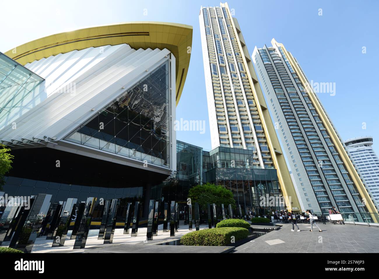 The beautiful rooftop balcony at the Iconsiam shopping mall in Bangkok ...
