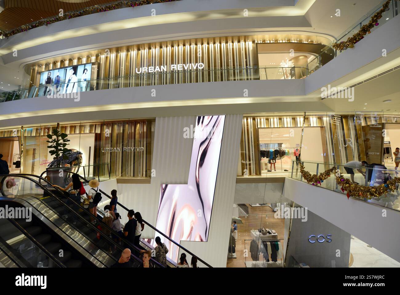 The beautiful interior of the Iconsiam shopping mall in Bangkok ...