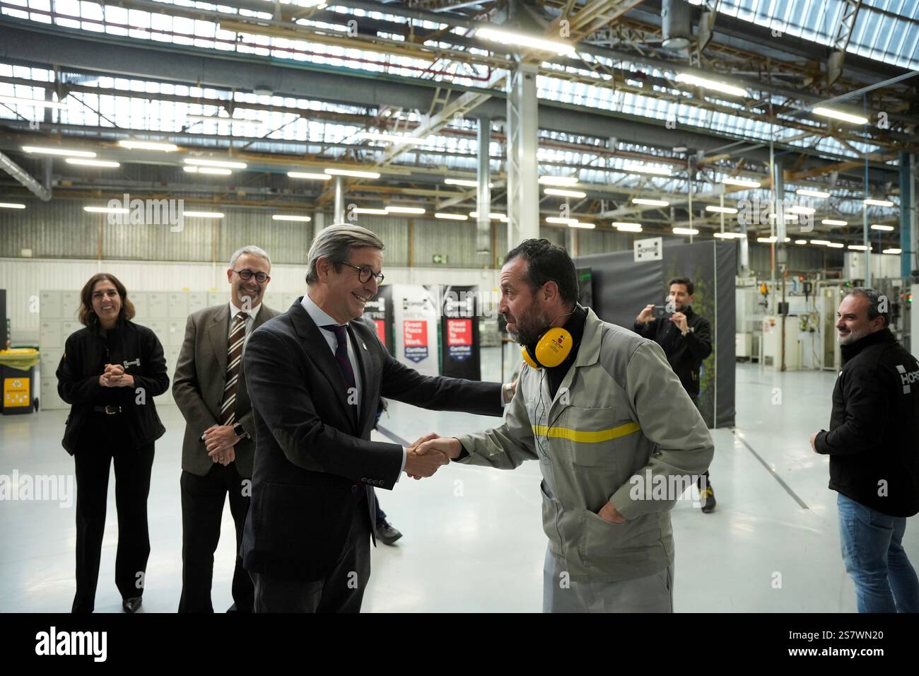 The Minister of Industry, Energy and Mines, Jorge Paradela (left ...
